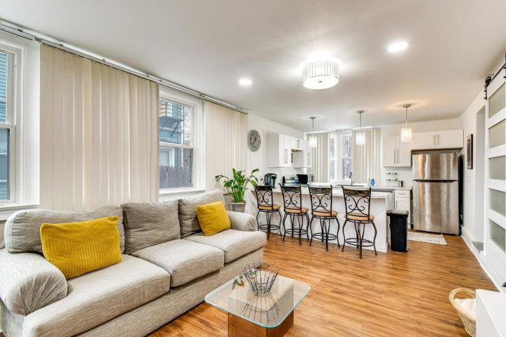Explore Rochester! Charming Home 1 Mi To Downtown - Greece, NY