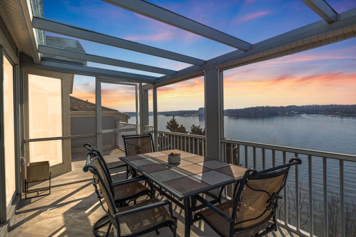 3 Bed 3 Bath - Lakefront - Boat Dock - Seasonal Pool - Regatta Bay Condo - United States