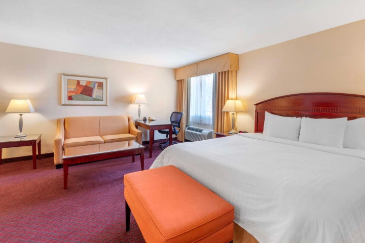 Best Western Plus West Covina Inn - Azusa, CA