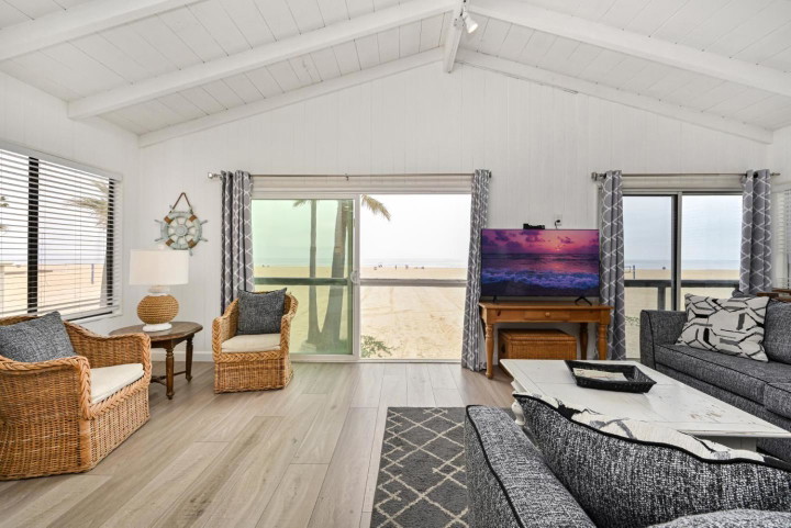Oceanfront Home With Unobstructed View - Newport Beach, CA