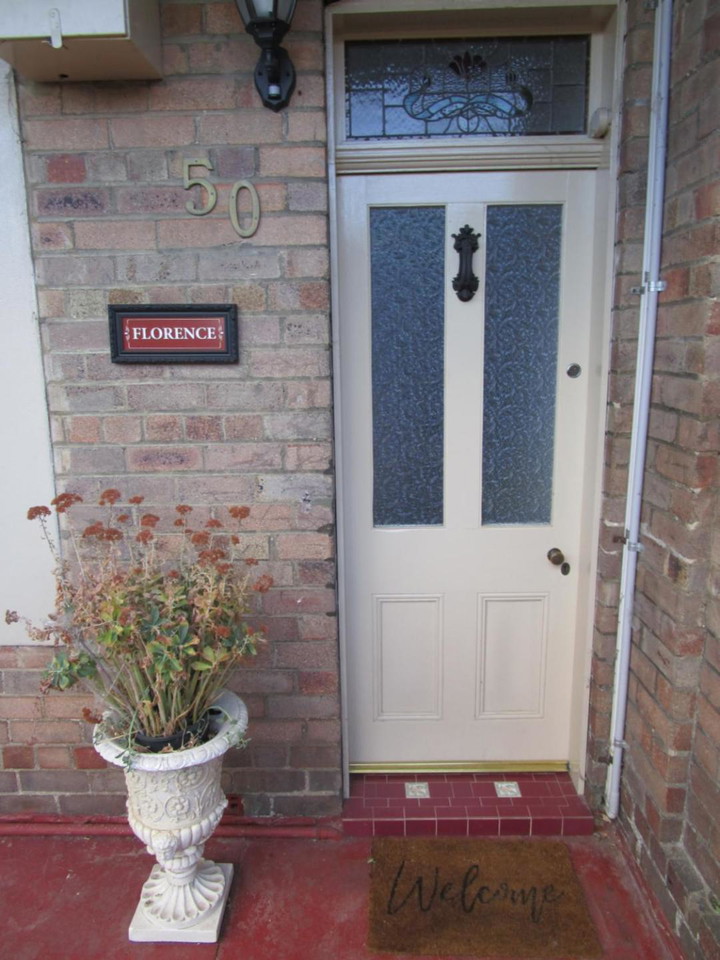 Comfortable Victorian Terrace Close To Shops - Clarence