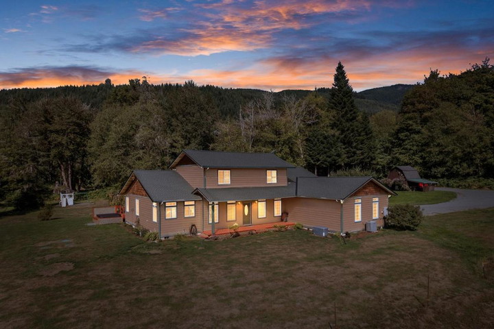 Kuma Tako's Secluded Mt Rainier Retreat - Ashford, WA