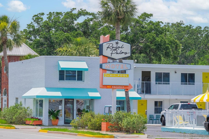 Royal Palms Motel - 