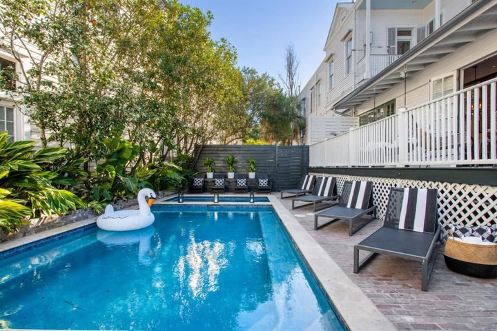 Opulent Expansive Unit Heated Pool And Spa - Louisiana