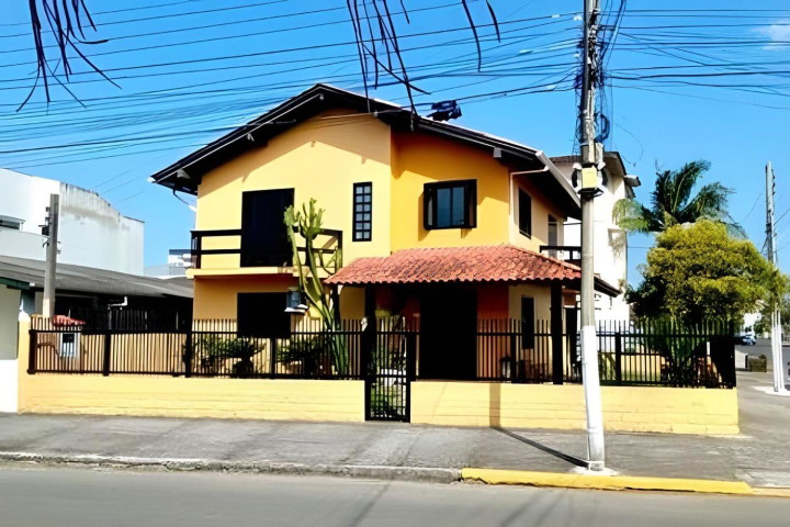 *Casa 4 Quartos No Centro De Torres 3 Min Da Praia - Torres