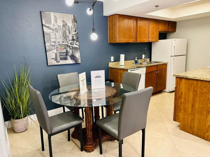 Ground Floor 2br Patio Pool Gym Near Strip - Las Vegas, NV