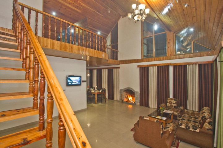The Cedar Villa And Apartment,bonefire,cook,helper,kitchen,lawn,parking,5 Min Drive Mall Road - Manali