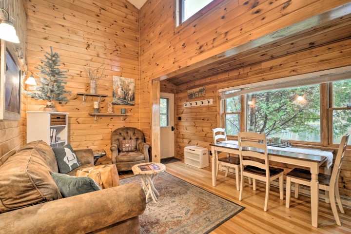 'Skylight' Adirondack Cabin W/ On-site Lake - Saranac Lake, NY