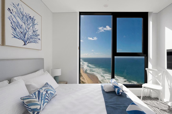Sea View Beachfront Apartment In Surfers - Gold Coast