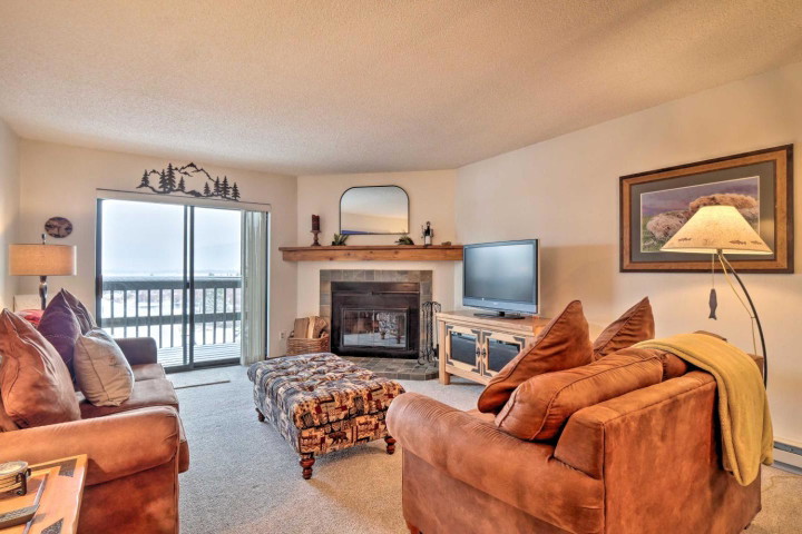 Ski, Hike & Explore: All-season Frisco Condo - Frisco, CO
