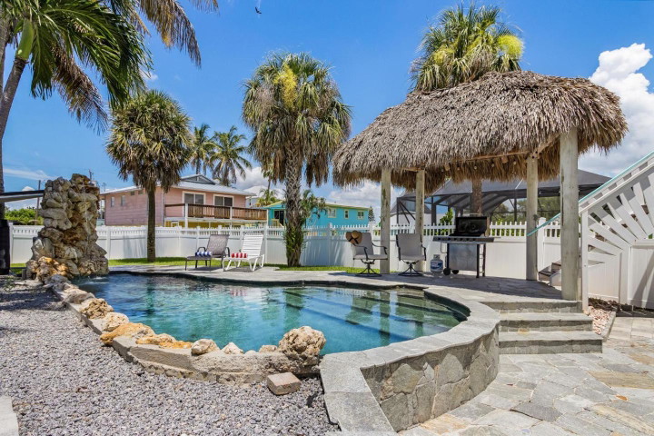 A Short Walk To Sun & Sand, Coastal Beach Home With Pool - Fmb - Aqua Falls - Roelens - Bonita Springs, FL