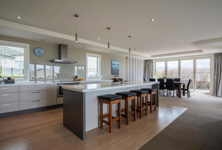 Pohara Heights Executive Holiday Home - Tākaka