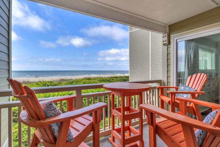 Barefeet Retreat By Oak Island Accommodations - Oak Island, NC