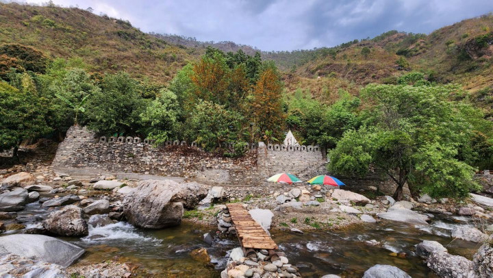 Hobo Huts By The Riverside - Uttarakhand