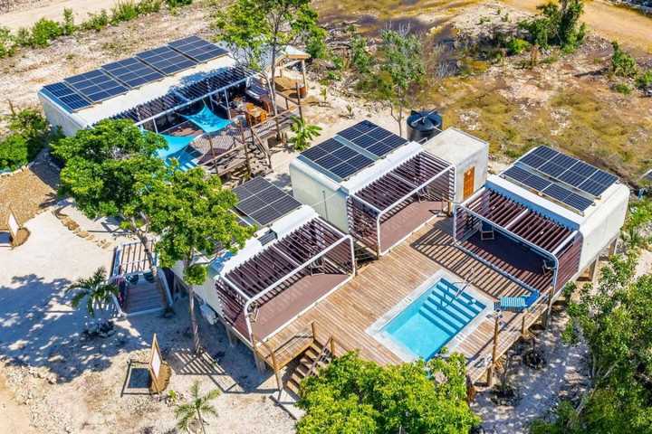 Cozy Secret Beach Getaway 3bd House W 3 Casitas And 2 Pools - Belize