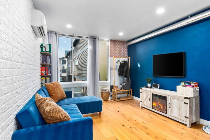 Modern Sustainable Design In Ballard - 92 Wlkscore - Seattle, WA