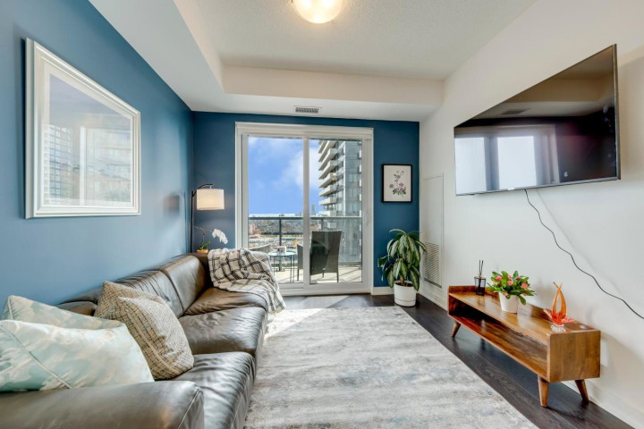 M-lux Midterm Rental - Brampton
