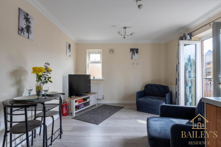 Modern 2br 2ba, Free Parking, 8 To 15 Mins From Any Heathrow Terminal - Kingston-upon-Thames