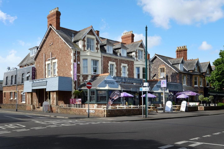 Stones Hotel And Bar - Devon