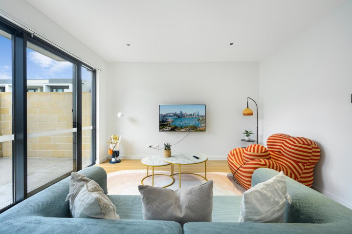 Stylish Brand New 3-level 3br Home & Sleeps 10 - Saint Marys, Australia
