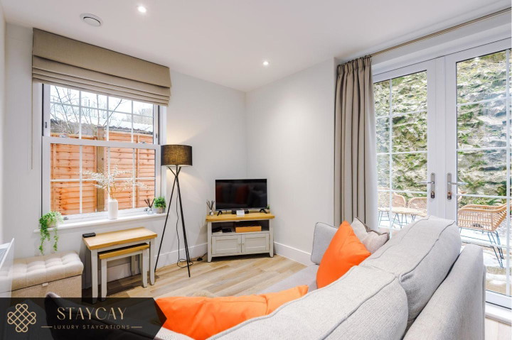 Rock Mill - Superior Apartment With Private Patio - Castleton