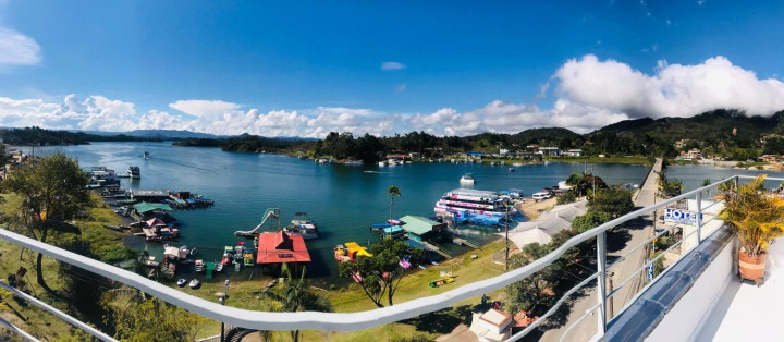 Aptos Vista Al Embalse, Frente Al Lago, Restaurantes, Bares - Guatape