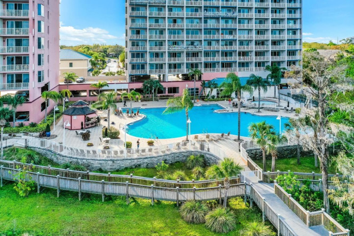 Lovely Lakefront Condo With Lake View, Kitchen, Pool & Hot Tub Near Attractions - Lake Buena Vista, FL