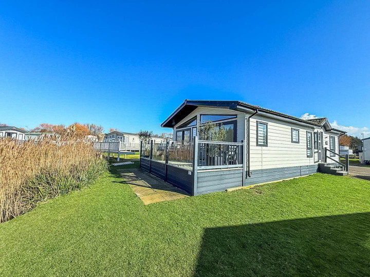 Stunning 6 Berth Lodge With Decking At Manor Park In Hunstanton Ref 23064k - Hunstanton