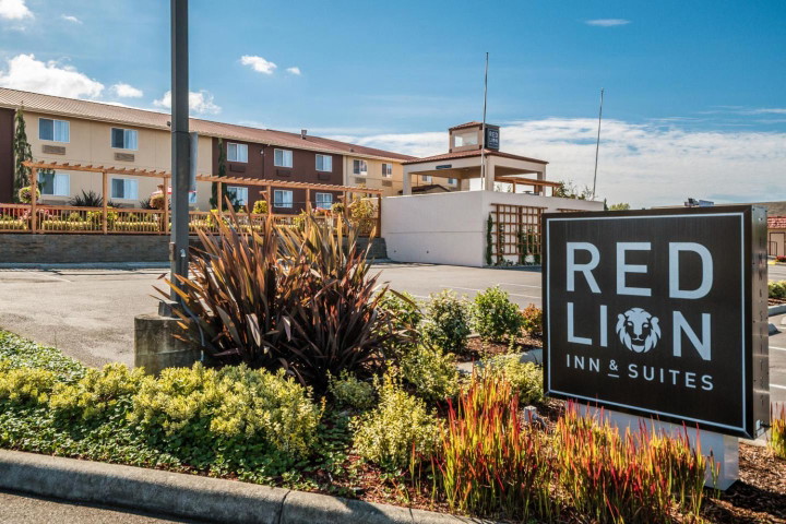 Red Lion Inn & Suites Sequim At Olympic National Park - Sequim, WA