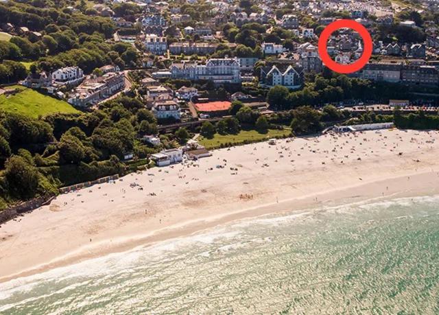 Above Porthminster Beach - - St James Rest - - A Stylish Ground-floor Private Apartment - - Kids Love The Cabin Bunk Room - - Beautifully Refurbished - - Book Today!! - St Ives