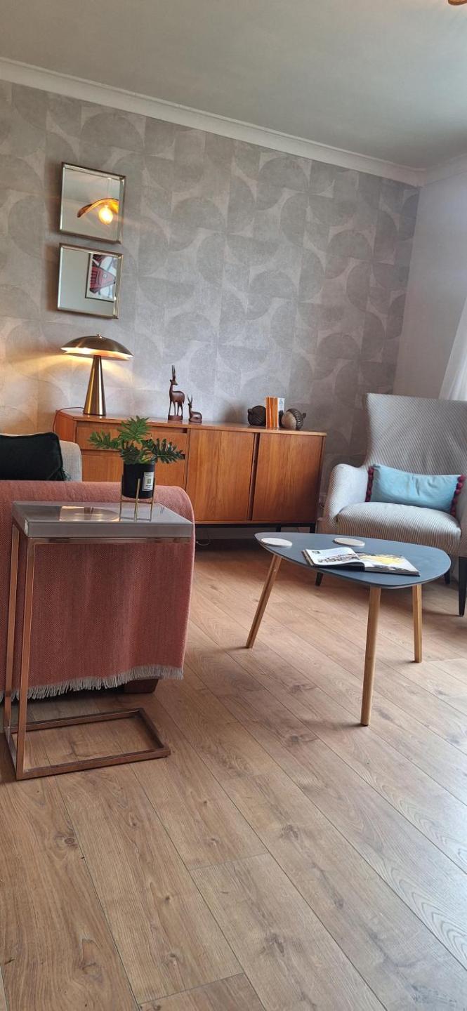 Mid-century Apartment - Warwick