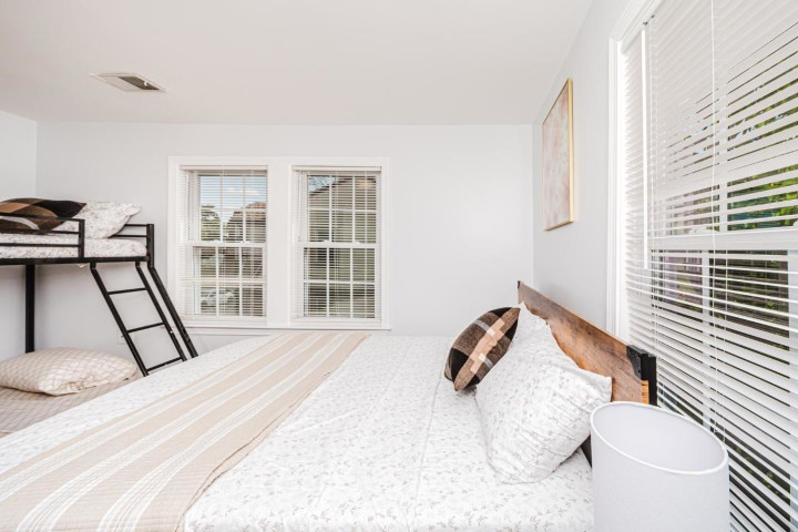 Apt 2br Quincy Hideout W Balcony, Bathtub, Tv Near Wollaston Beach 74l - Nahant, MA