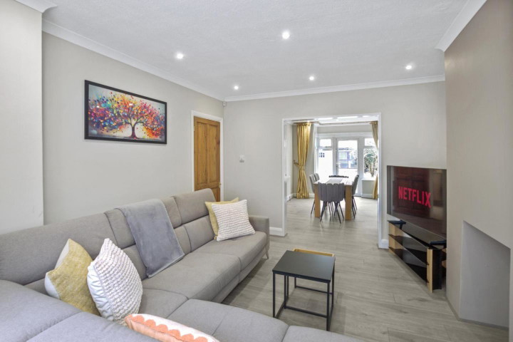Bright Modern House Near London Links & Studios - Watford