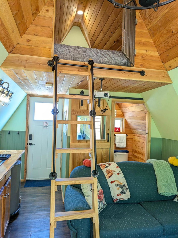 Cabin On Family Farm W Hot Tub - Vancouver Island
