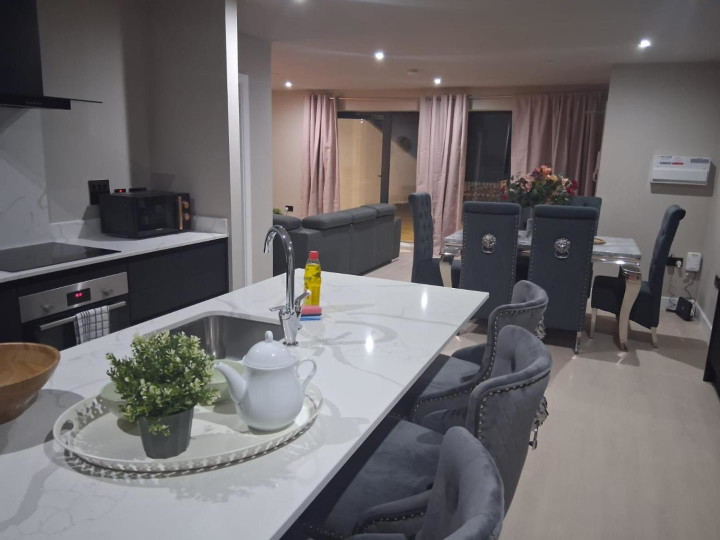 3 Bed Penthouse, 2free Parking Spaces Close To Bhx Nec - Solihull