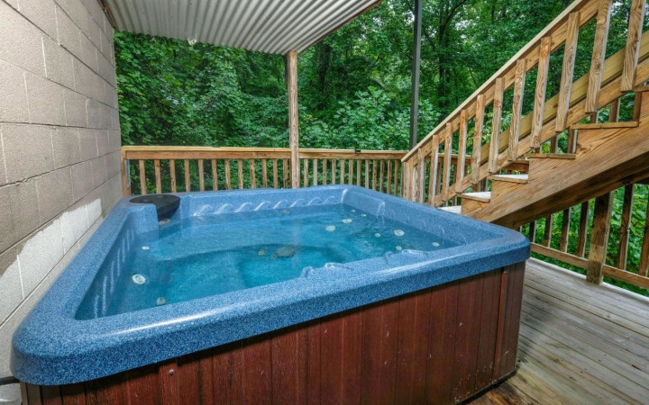 Relax In The Hot Tub - Bear Hugs 1126 - Gatlinburg, TN
