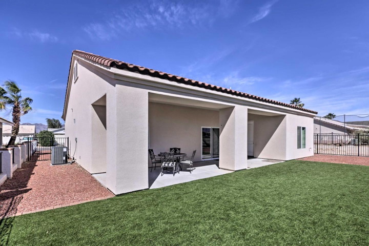 Bright Home W/ Yard, 4 Mi To Colorado River! - Laughlin, NV