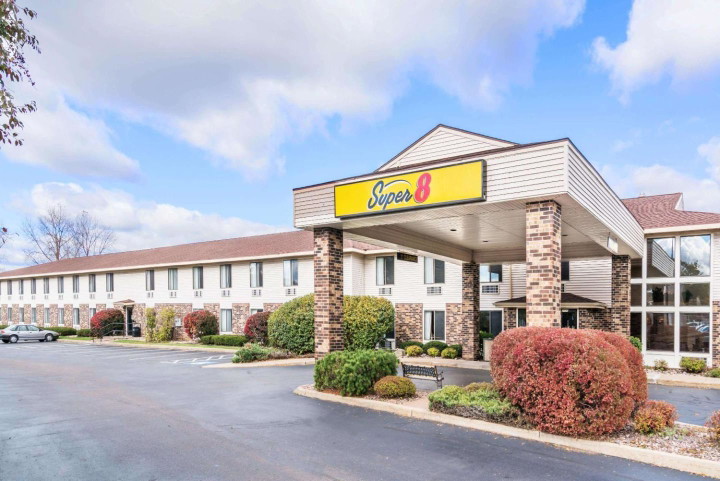 Super 8 By Wyndham Wausau - Wausau, WI