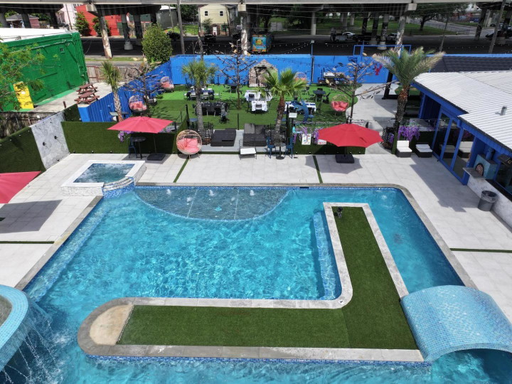 Blue Crawfish Boutique Hotel & Pool Bar - New Orleans, LA