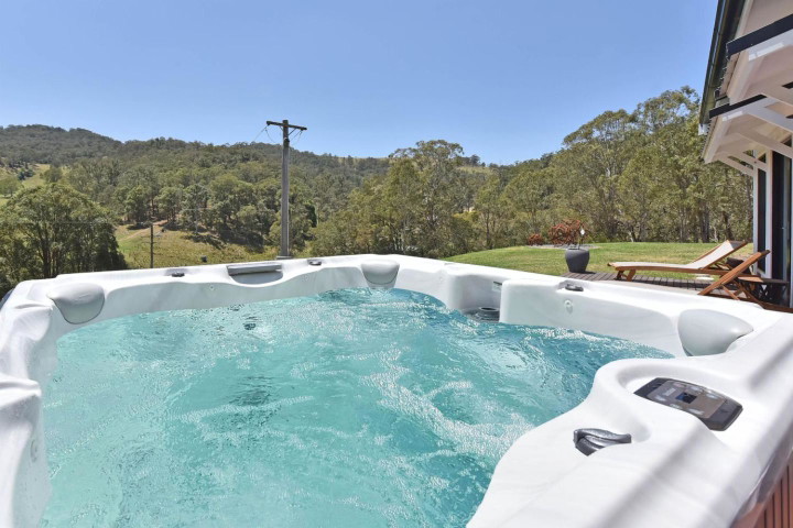 The Glass Ceiling 360 Degree Mount View Hideaway - Paxton