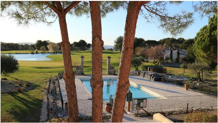 Appartement De Charme Sur Le Domaine De Pont Royal à Mallemort, En Rez-de-jardin Avec Terrasse & Piscine Et Vue Sur Le Golf - Mallemort