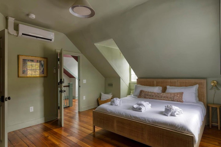 Third Floor Walkup King Suite Includes Breakfast - Folly Beach