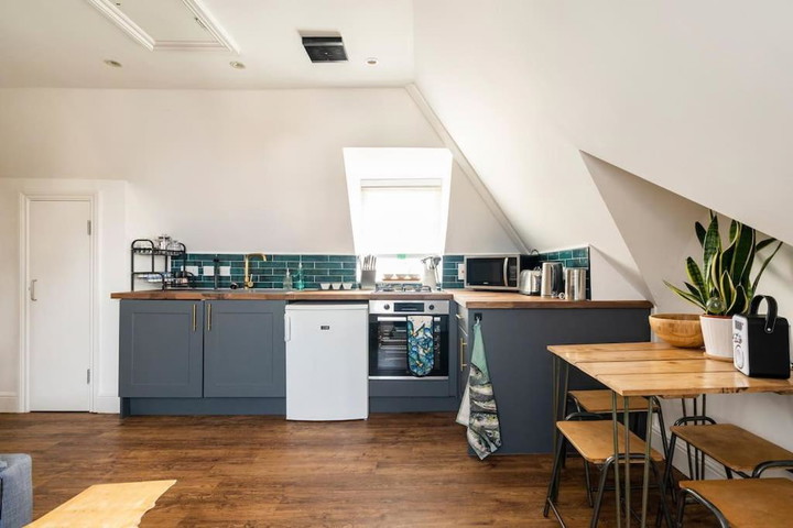 Top Floor Flat On Harbour Street With Sea Views - Whitstable