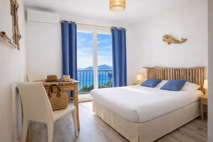Hôtel Almanarre Plage - Hôtel Eco-responsable Face à La Mer - Carqueiranne