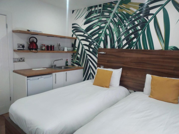 Heathrow Windsor Guest House With Airport Parking At 8gbp Per Night - Slough