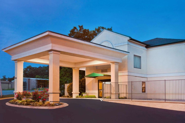Super 8 By Wyndham Ft. Oglethorpe Ga/chatt Tn Area - Georgia, GA