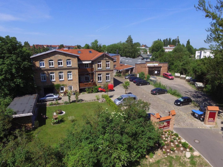 Villa Backstein Mit Kostenfreien Parkplätzen Und 8 E - Ladestationen - Schwerin