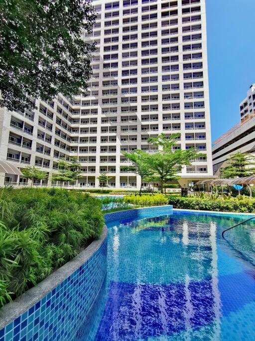 Lot's Pad Nr Bgc - Makati