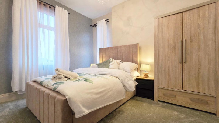3 Bedroom Modern Newly Renovated House In Preston - Preston