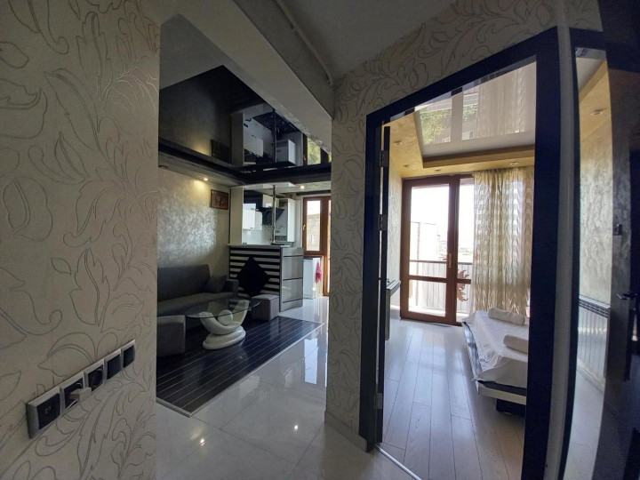 Bright Apartment Near Tumanyan Museum & Sarian Street Cafes - 耶烈萬